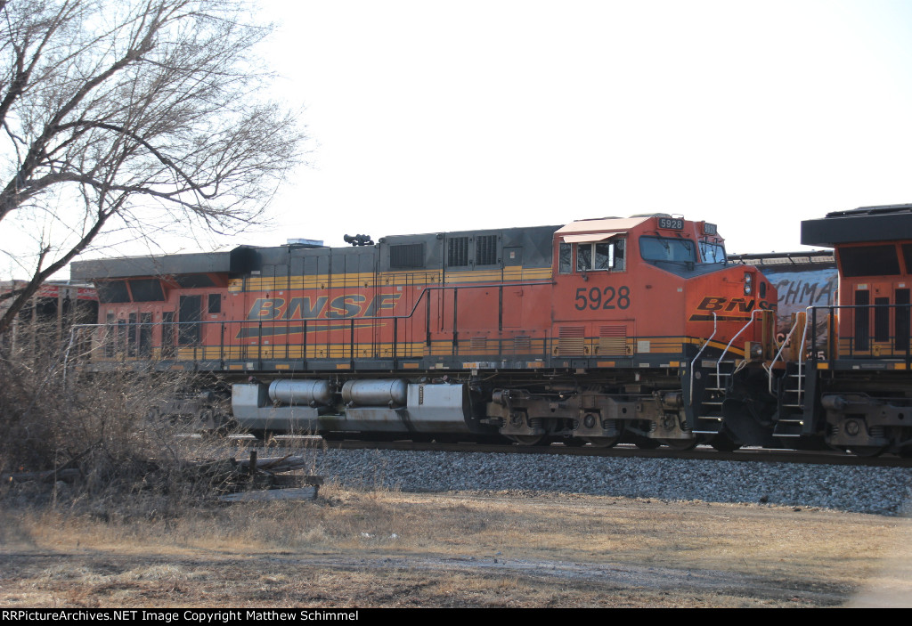 BNSF 5928